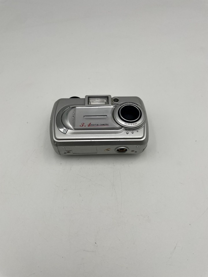 Vintage Compact Digital Camera Silver 3.1 MP Built In Flash NEED ...
