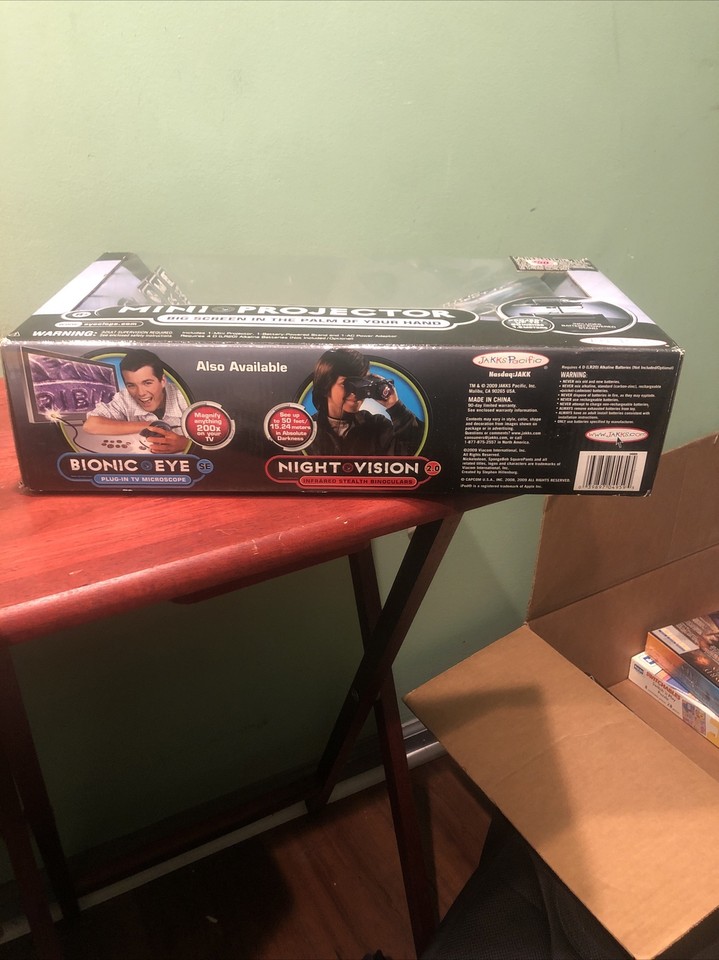 Jakks Pacific EyeClops Mini LED Projector Portable For Up to 60" Screen ...