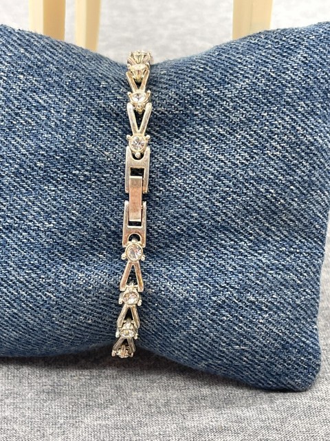 Avon Ladies Watch F68093 Quartz Silver Tone Metal Band Oval 18 mm Black ...