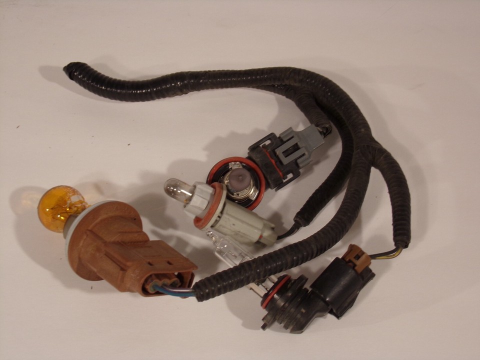 08 09 2008 2009 FORD TAURUS X HEADLIGHT BULB SOCKET PLUG PIGTAIL K2585 ...