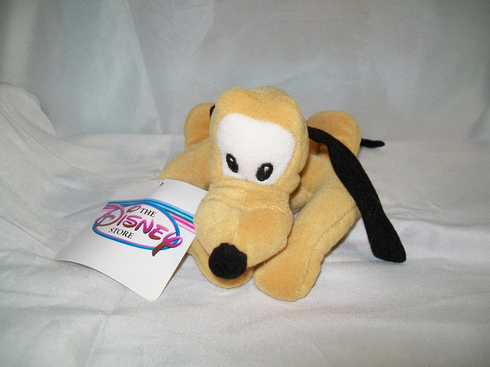 BRAND NEW WITH TAG DISNEY STORE MICKEY MOUSE AND FRINEDS PLUTO BEAN BAG ...