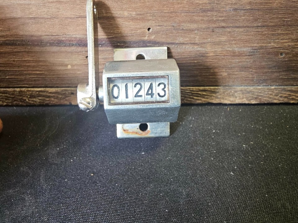 Vintage Veeder-Root Model 6F3 Mechanical Counter – USA – Working ...