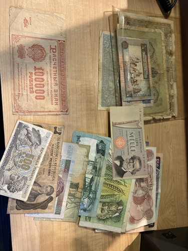 Lot of World Currency Notes - 27 US banknotes, foreign Circulated. | eBay