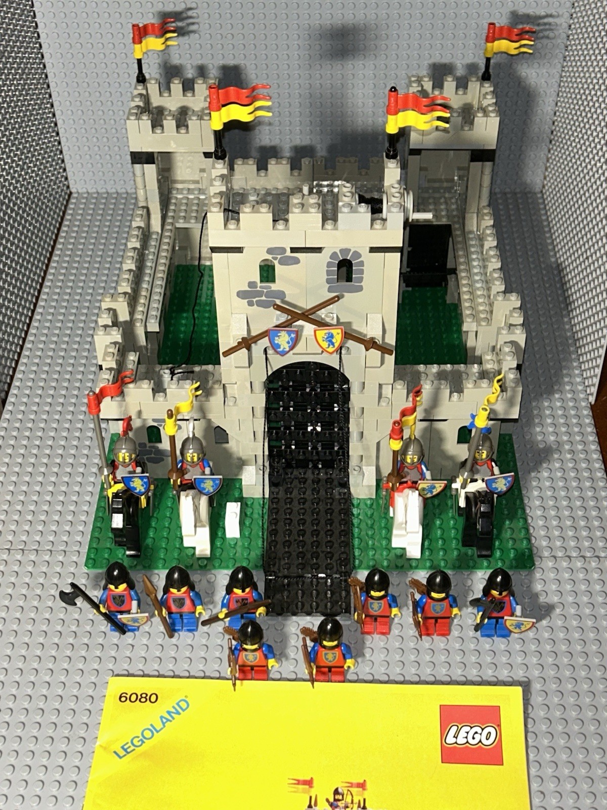 Vintage LEGO Minifigures - Relic Spot