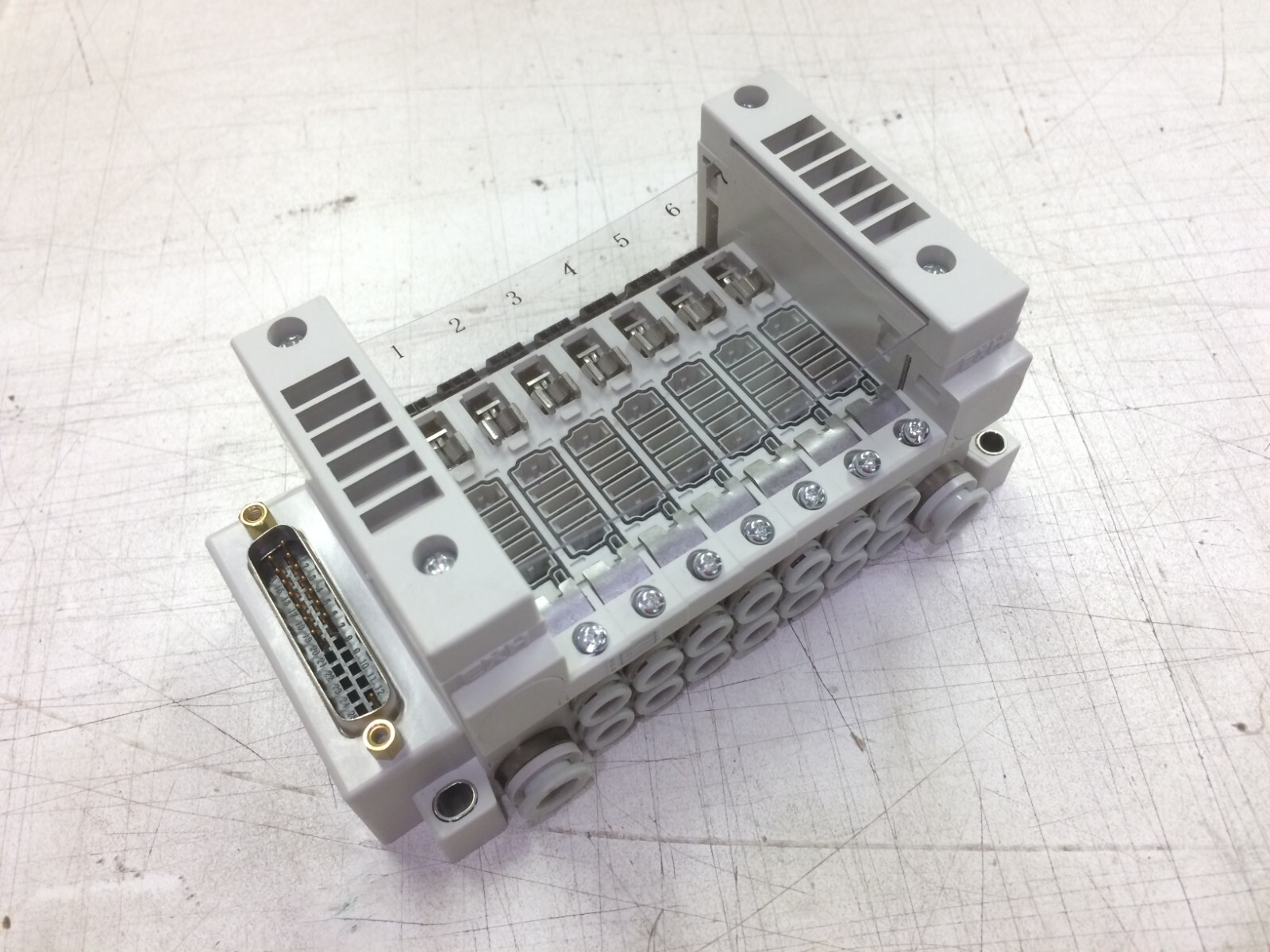 SMC VV5Q11-C01-07-DAL01096 7 STATION PNUEMATIC MANIFOLD VALVE BODY BASE ...