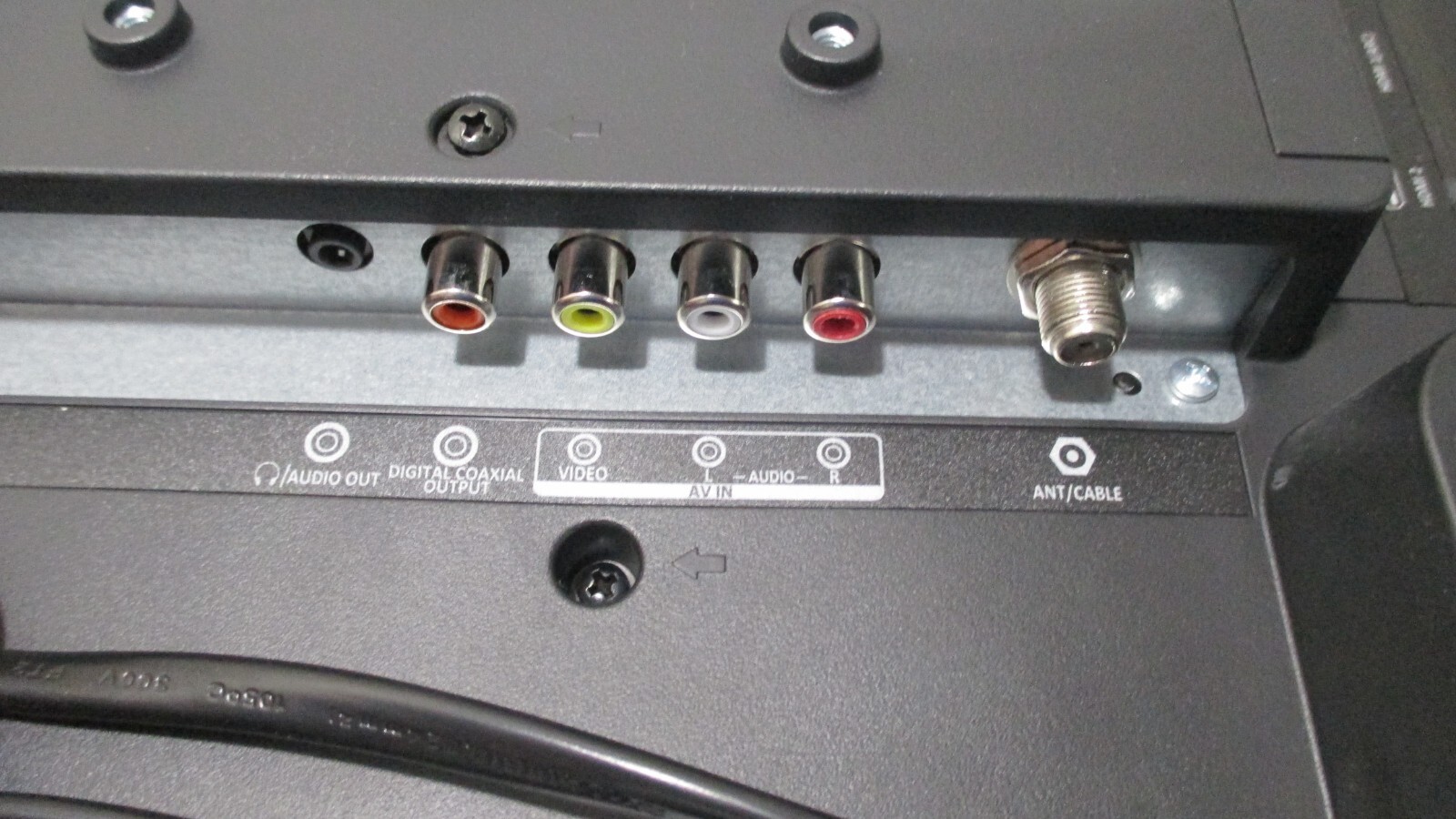 Insignia 19" TV Monitor, HDMI and RCA Connections, With Remote Control ...