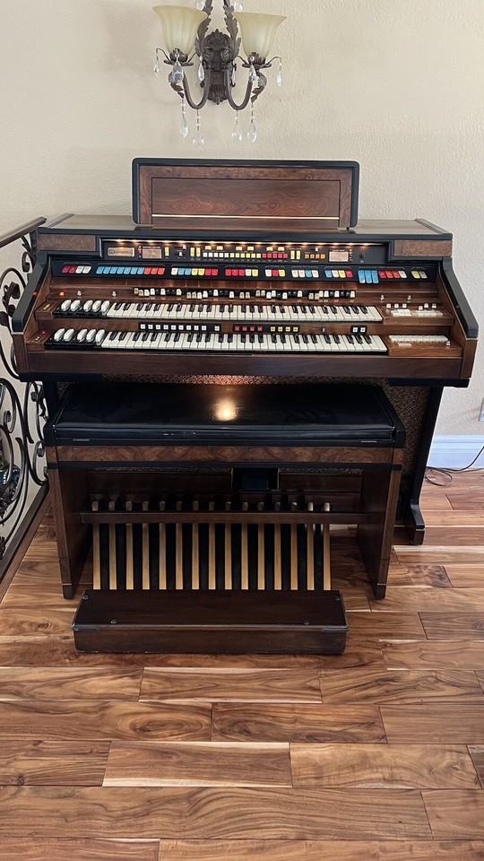 Hammond Elegante Organ w/Pedals, bench built in Leslie Perfect ...