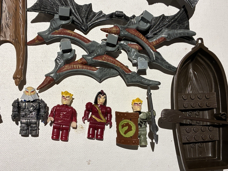 HUGE LOT Mega Bloks Fire & Ice Dragons Figs Weapons Warriors Shields ...