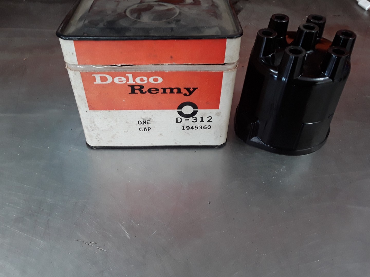 D-312 1945360 DELCO REMY DISTRIBUTOR CAP CORVAIR 1960 1961 NOS GENUINE ...