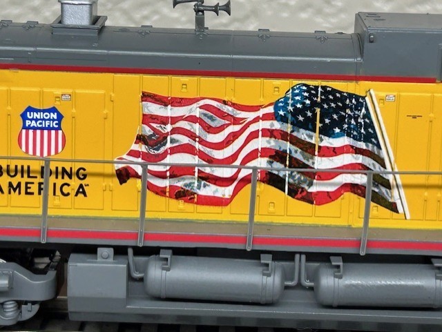 UNION PACIFIC- AC4400 " BUILDING AMERICA FLAG " LOCO- DC/DCC ready HO ...