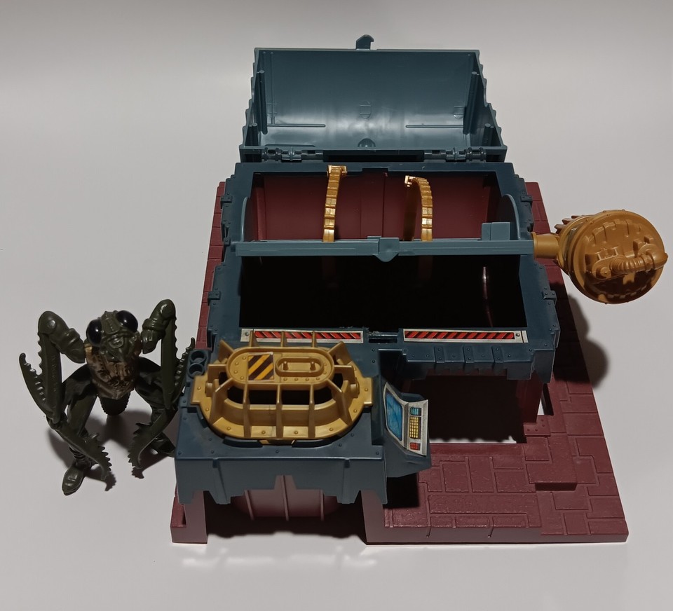 Vintage 1990 Swamp Thing Transducer Playset Kenner Mutated Mantis | eBay