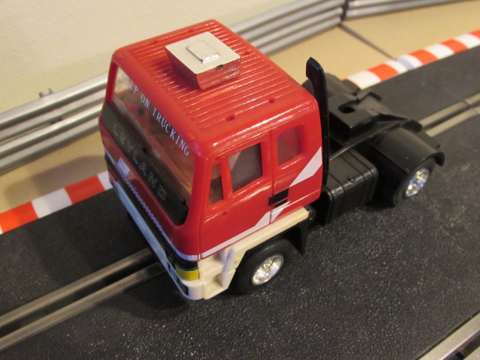 Scalextric C302 Juggernaut Lowloader Leyland Lorry Truck Red 1:32 Scale ...