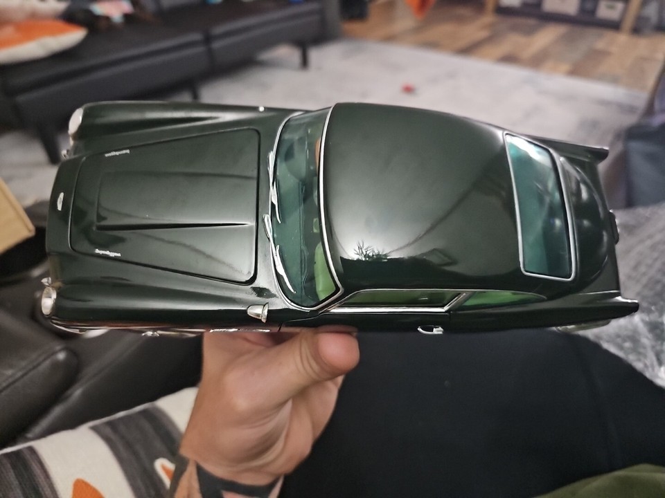 Chrono Aston Martin Black DB5 1963 RARE Vintage Collectible 1:18 Scale ...