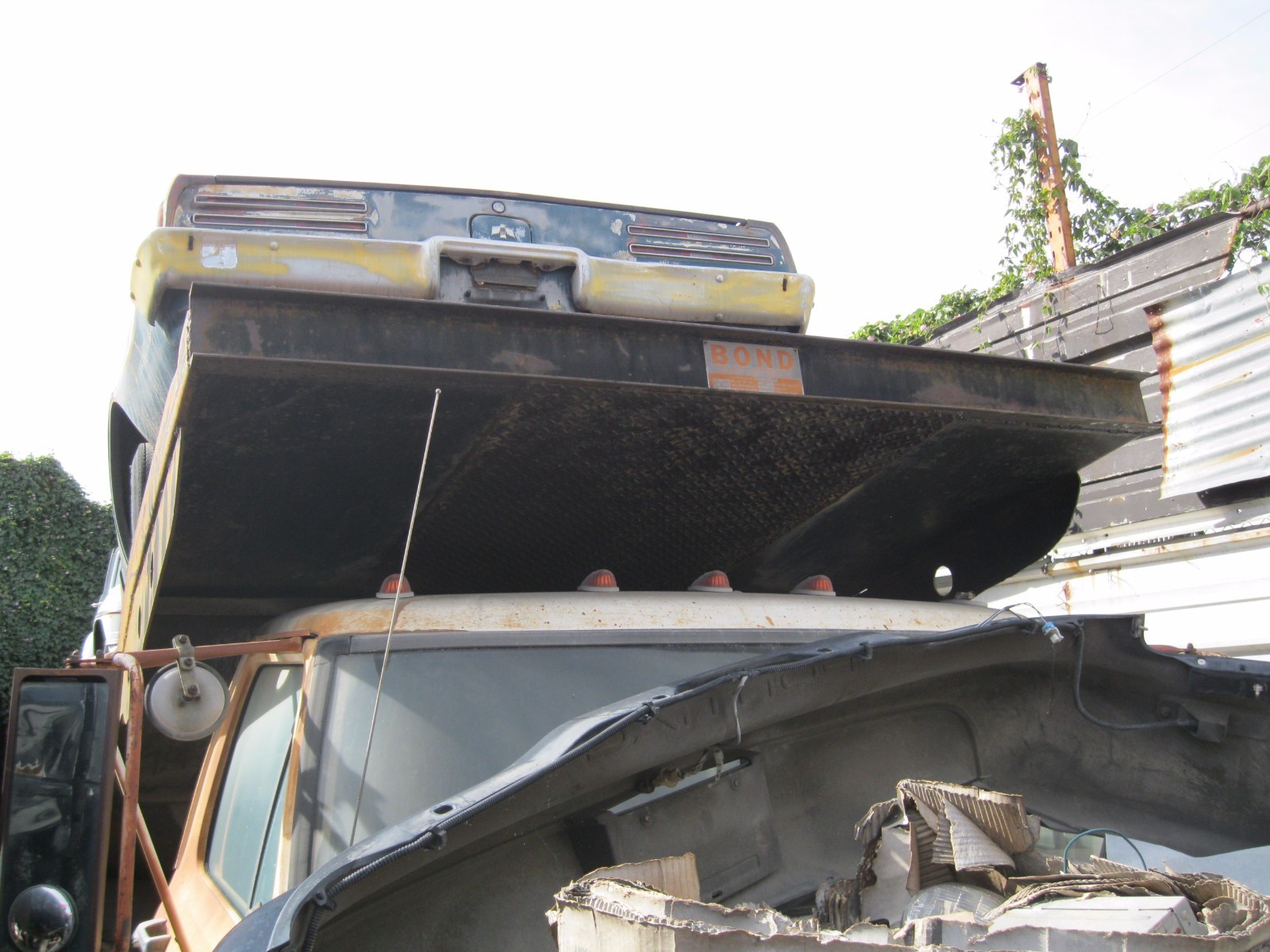 F600 Wrecker Tow Truck BOND ramp 75 Ford with 330 & 4 speed 2 speed ...