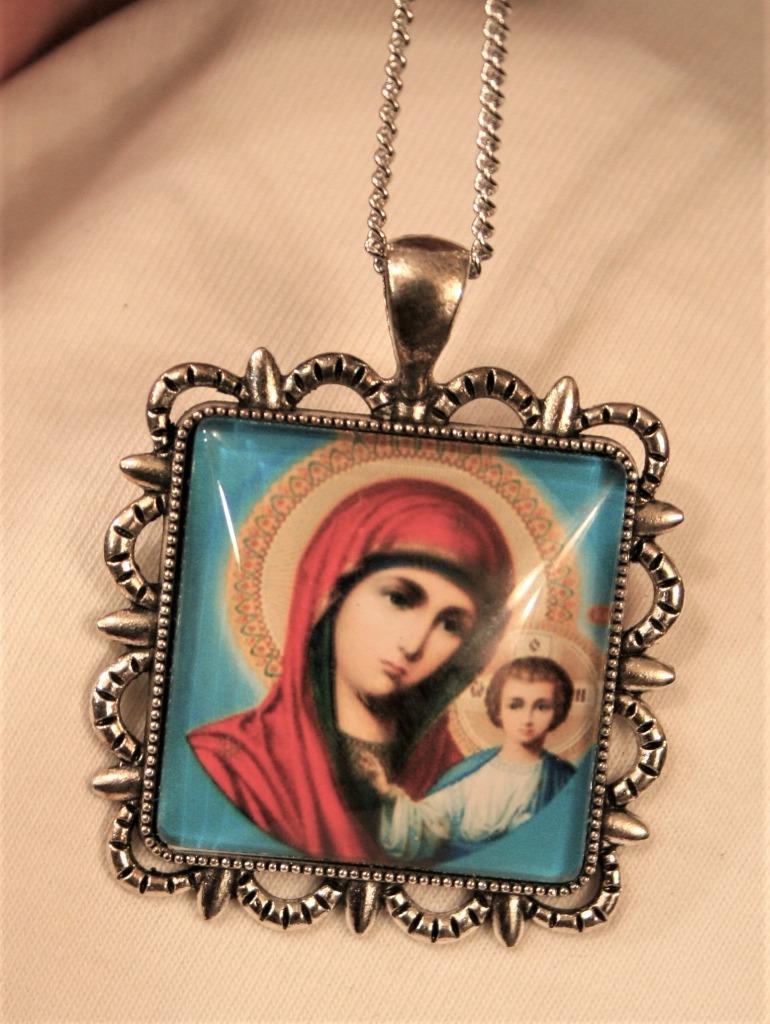 Lovely Golden Aura Madonna with Child Scallop Rim Square Silvertone ...