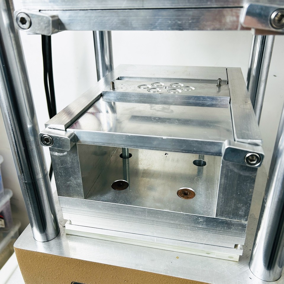 20 Ton, 4 Oz Shot Morgan Press G-100T Injection Molding Machine Great ...