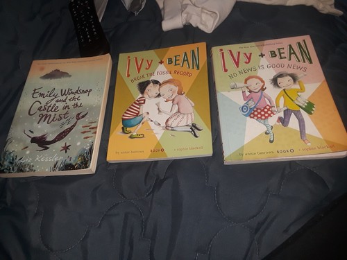 Ivy and Bean Break the Fossil Record (Book 3) by Annie Barrows (2007 ...