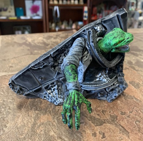 Loose Toybiz battle ravaged Lizard Base Diorama | eBay