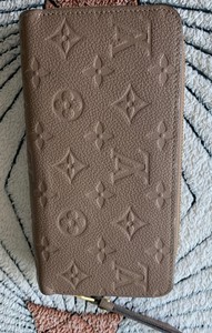 Louis Vuitton Small Hand Wallet | semashow.com