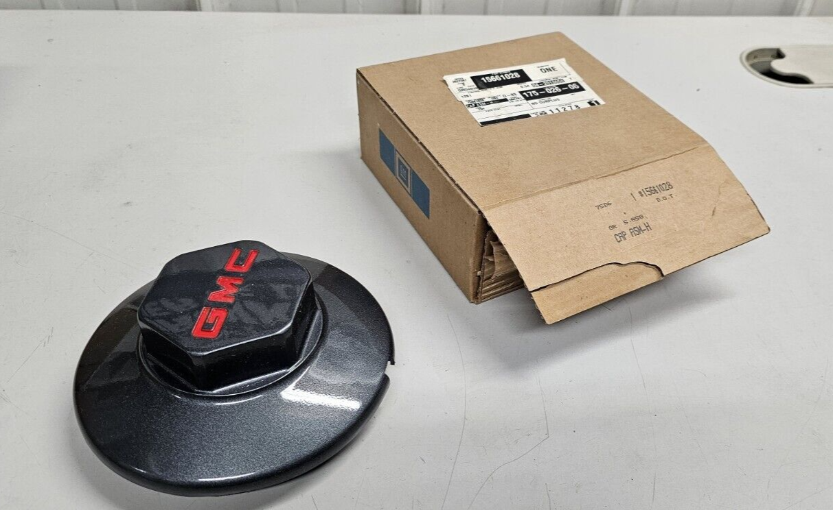 NEW GENUINE GM 15661028 Center Cap Wheel HUBCAP 1994-2003 Jimmy SONOMA ...