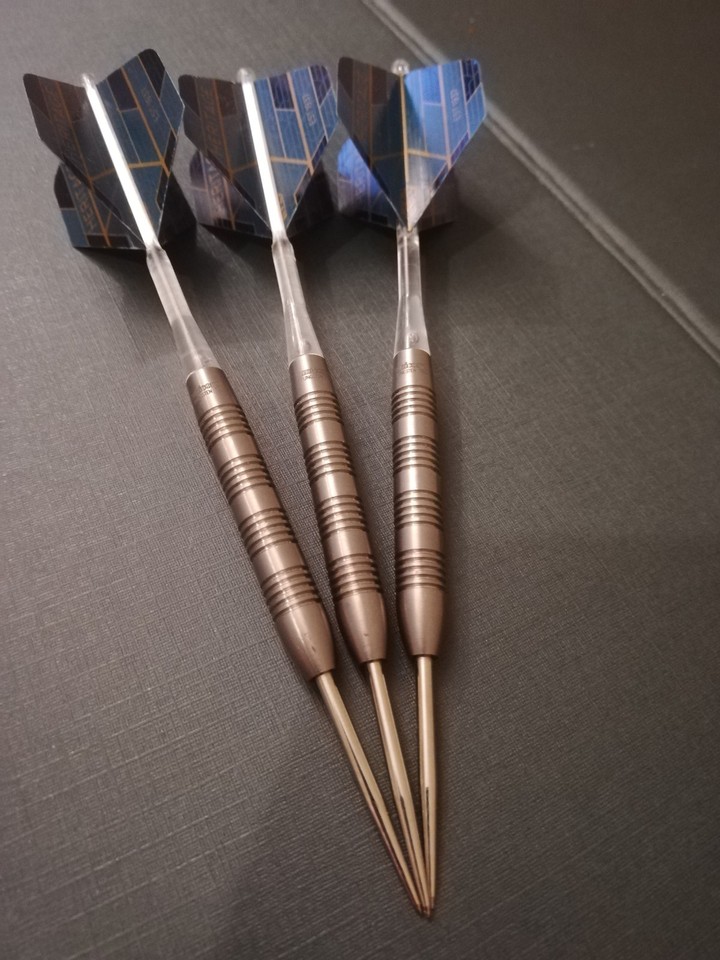 Unicorn 25g heritage t90 + Unicorn 21g code blue darts | eBay UK