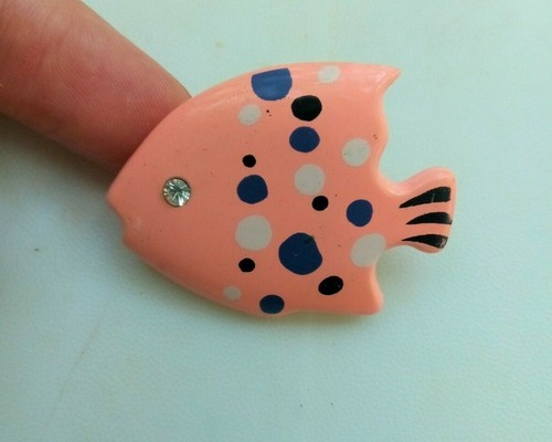 Vintage Peach Colored Lucite Fish Brooch w/ Rhinestone Eye & Blue/white ...