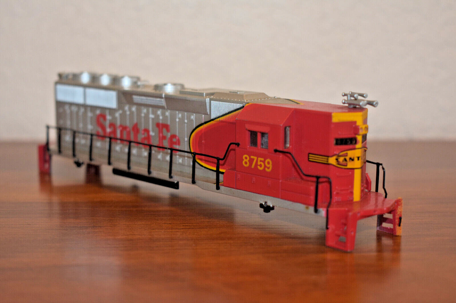 HO Train Locomotive Shell - Union Pacific / Santa Fe / Burlington ...