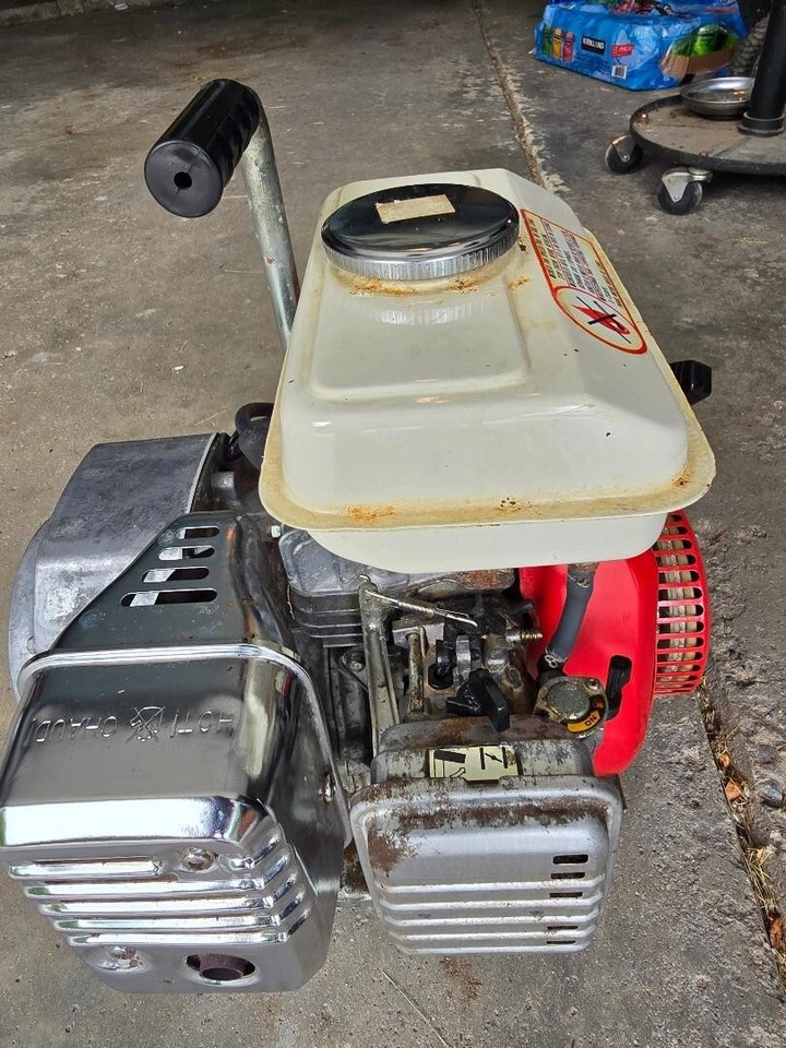 Honda Generator EG650 Gas Powered Camp Portable 650 Watt 120v 12v AC DC ...
