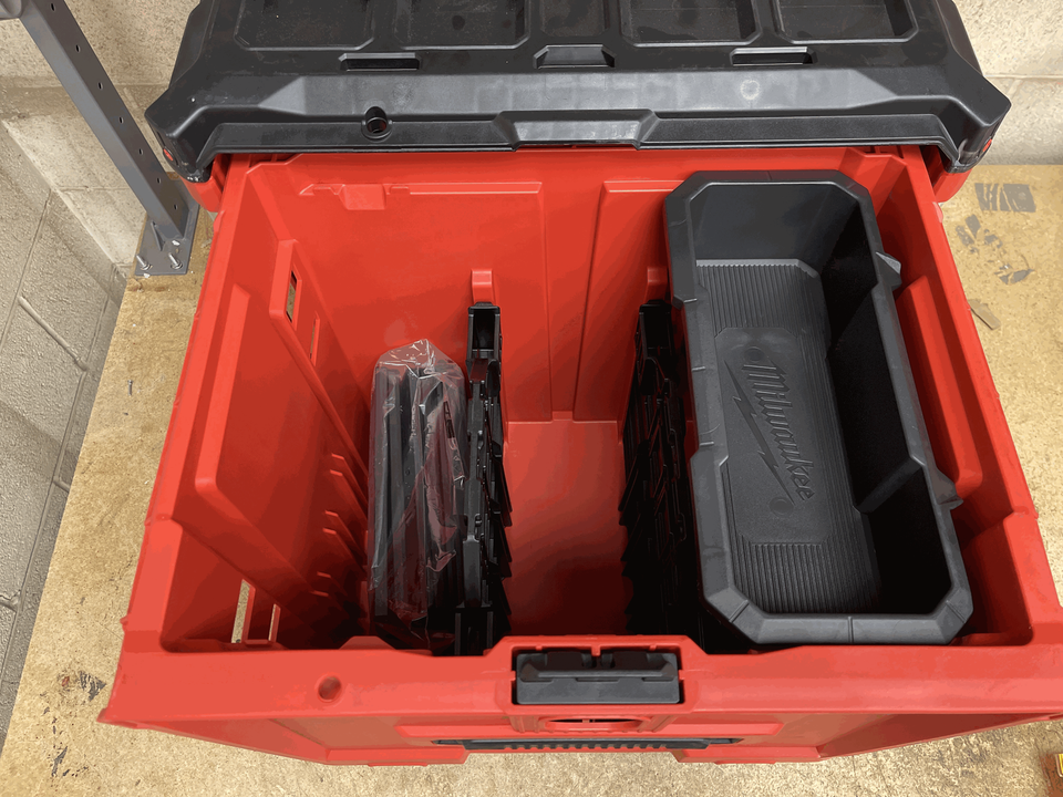 Milwaukee PACKOUT 19 in. Rolling Drawer Tool Box (DAMAGED SEE PICTURES ...