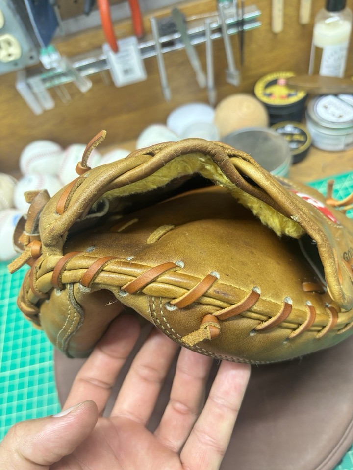 Horween 33” Rawlings PRO-RL Heart Of The Hide Wingtip Catchers Mitt RHT ...