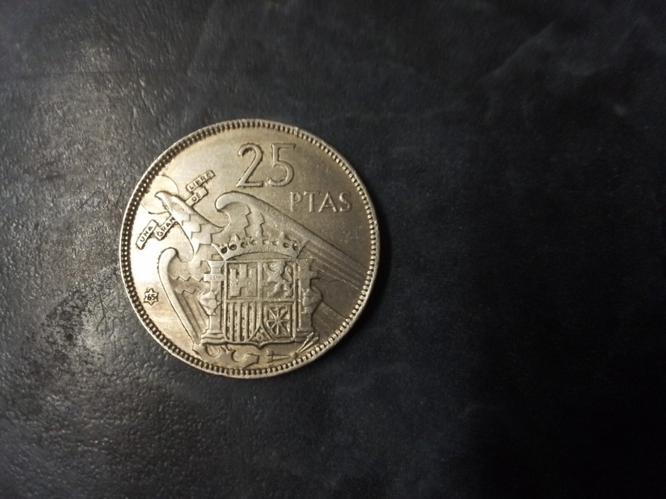 1957 25 PTAS very rare collectable coin. With free 1957 5 paseta coin ...