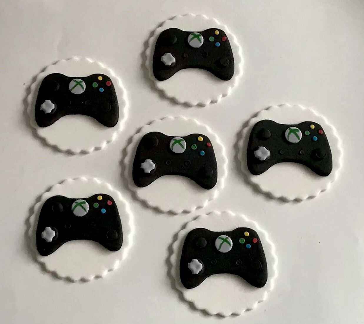 XBOX CONTROLLER CUP CAKE TOPPERS EDIBLE X 12 ON DISC - APPROX 6.5CM ...