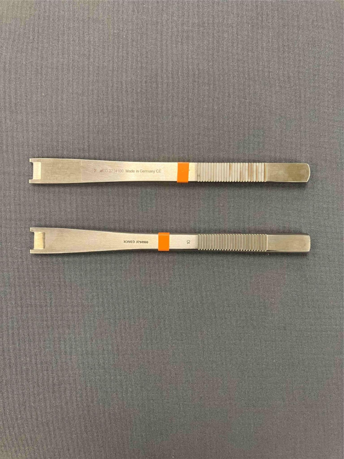 XOMED 3714100 Cinelli Chisel-Osteotome, Double-Guarded - lot of 2 tools ...