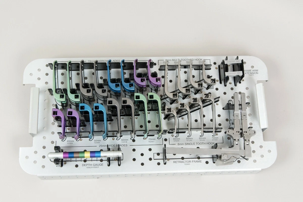 Invuity Lighted Retractor | Shelly Lighting