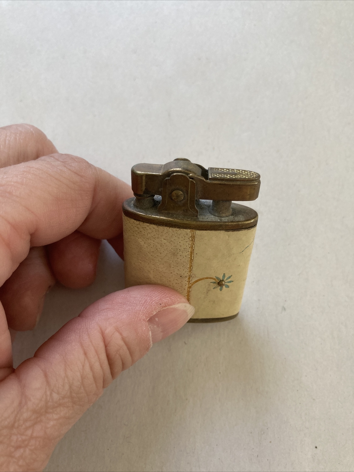 Vintage Buxton Brass Automatic Leather Wrapped Flower Lighter Sparking ...