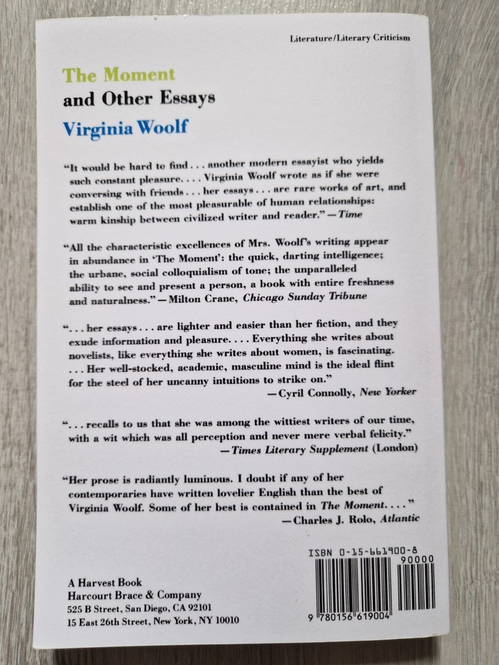 Virginia Woolf Moment and Other Essays (Paperback) Virginia Woolf ...