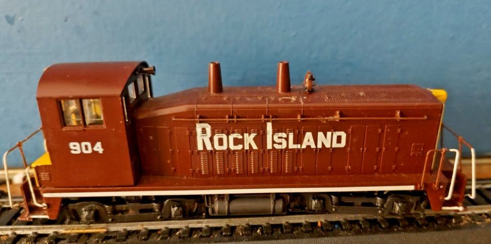 HO Scale Athearn Rock Island SW7 Diesel Locomotive no 904 | eBay
