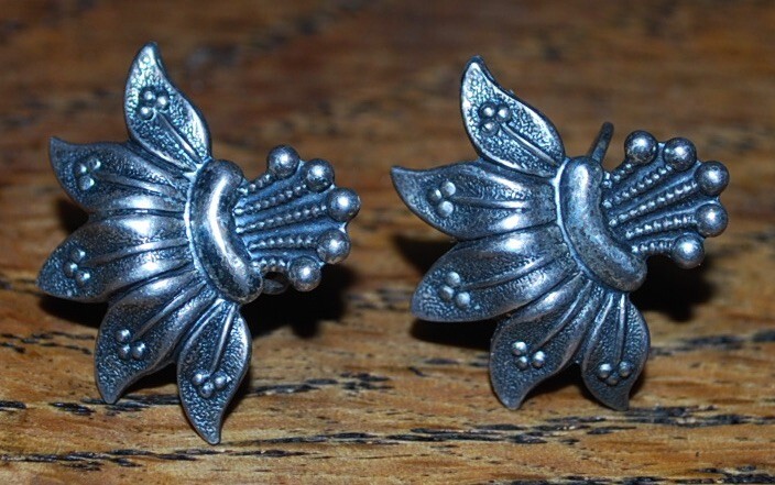 ART NOUVEAU Repousse FLORAL BOUQUET Sterling Silver E… - Gem