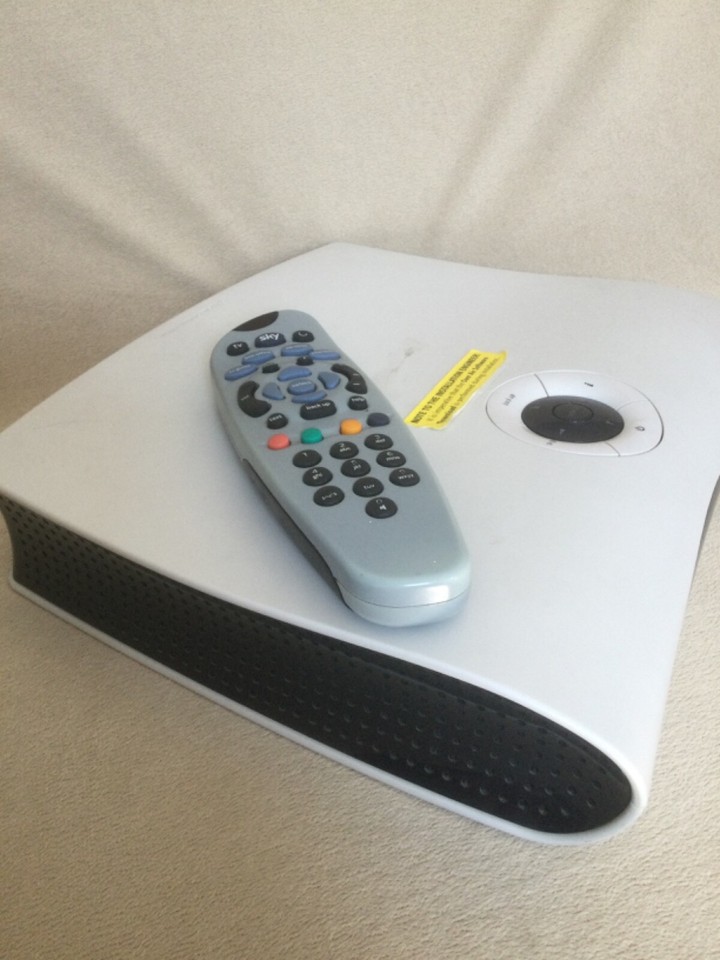 Amstrad Sky Box DRX550 / Sky Remote Control / Pearl White / DVB / SCART ...