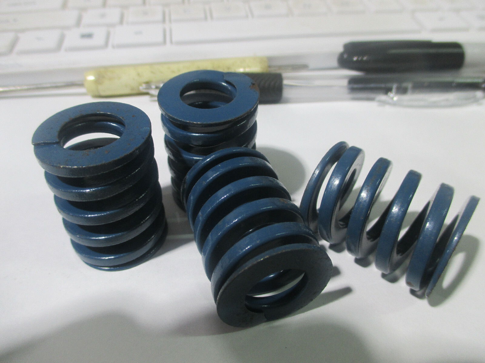 (4) Danly die compression springs Pt.. # 9-1605-21 1" diameter x 1 1/4 ...