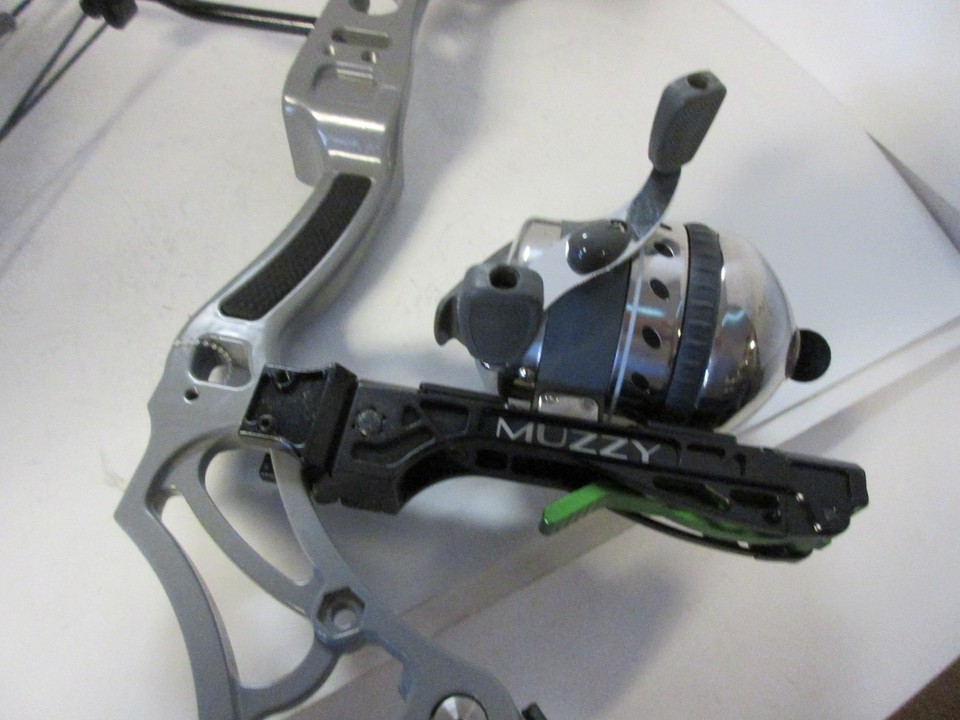 NEW Muzzy Decay Ready to Fish AMS Bow Fishing Kit Complete Package ...