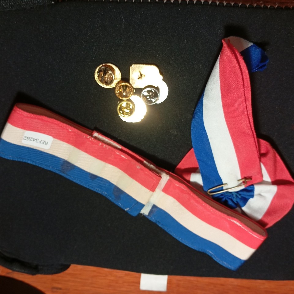C24/01/26 (REF3426X) French souvenir armband and insignia lot FRENCH ...