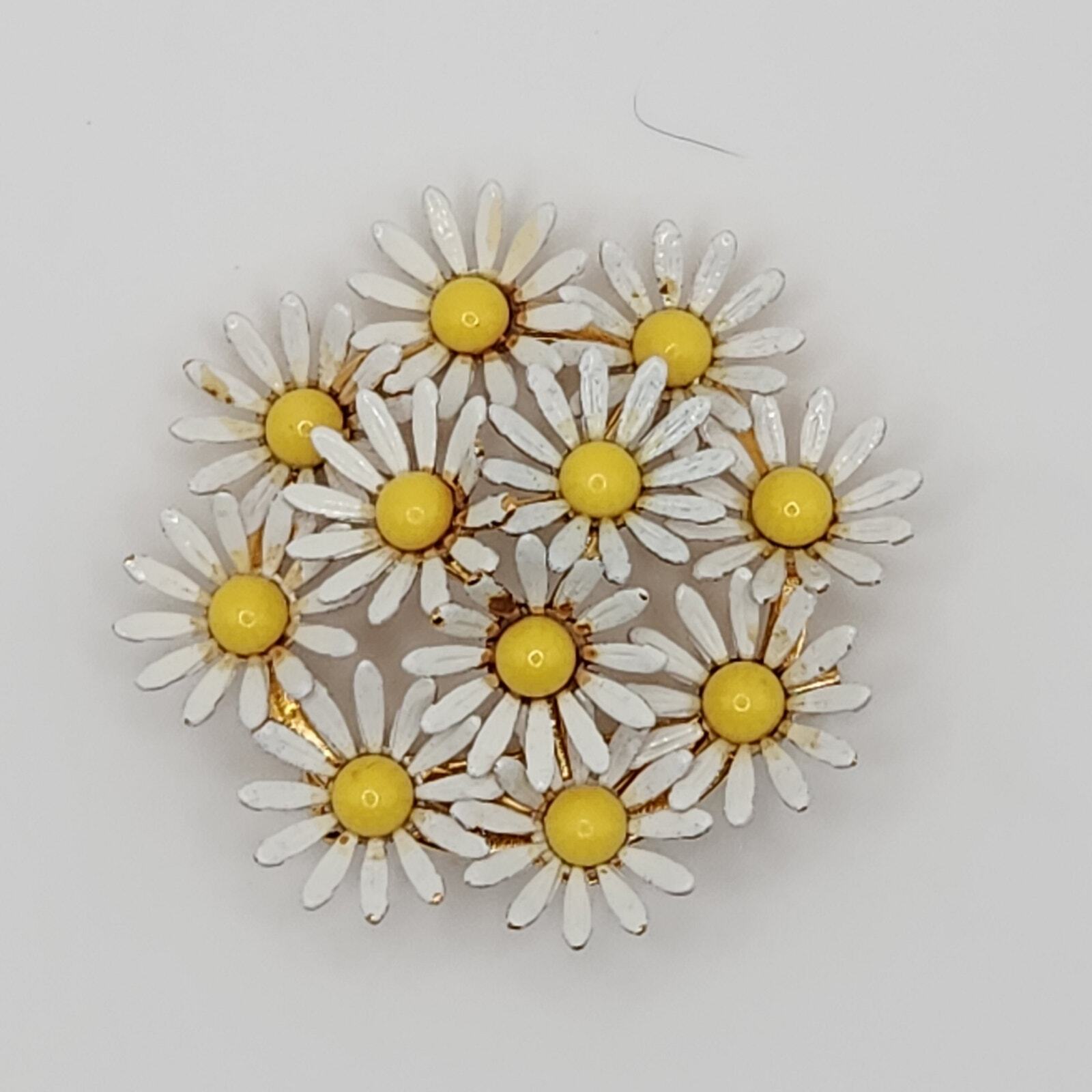 Rare Vintage Weiss Daisy Brooch - Gem