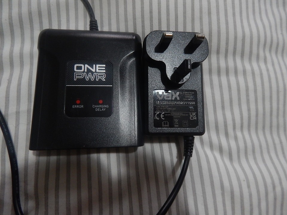 Vax Blade 4 CLVS-B4KS Motor,Dustracker Bar, Battery & Charger,NO Middle ...