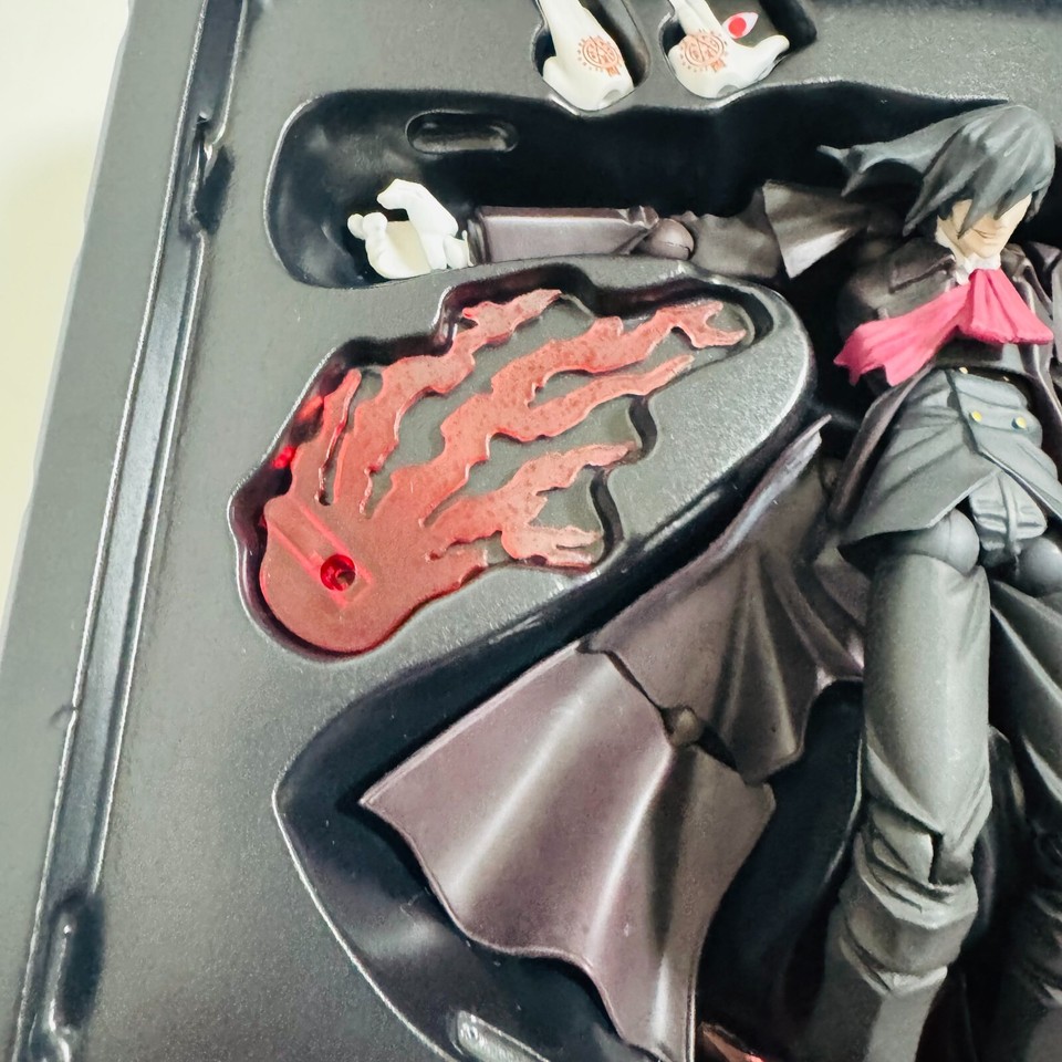 Revoltech Yamaguchi No.114 HELLSING Alucard Figure Kaiyodo With Box ...