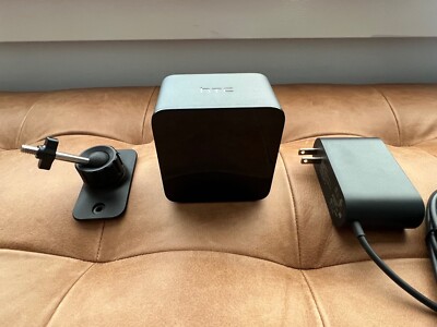 HTC Vive Lighthouse Base Station w/ AC and Mount Used Lightly **NEW ...