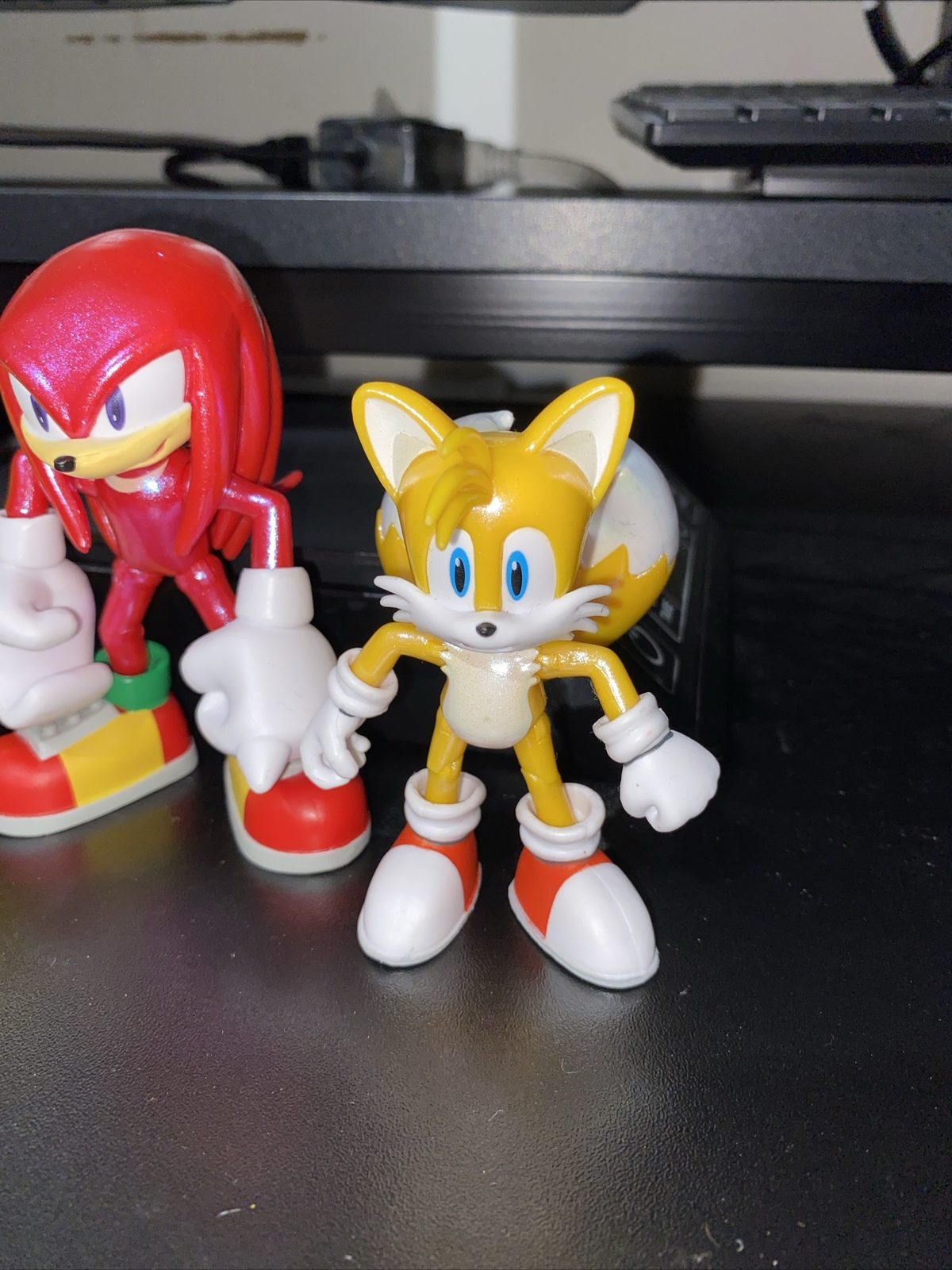 Sonic the Hedgehog SEGA JAKKS Shiny KNUCKLES & TAILS 4" Action Figures ...