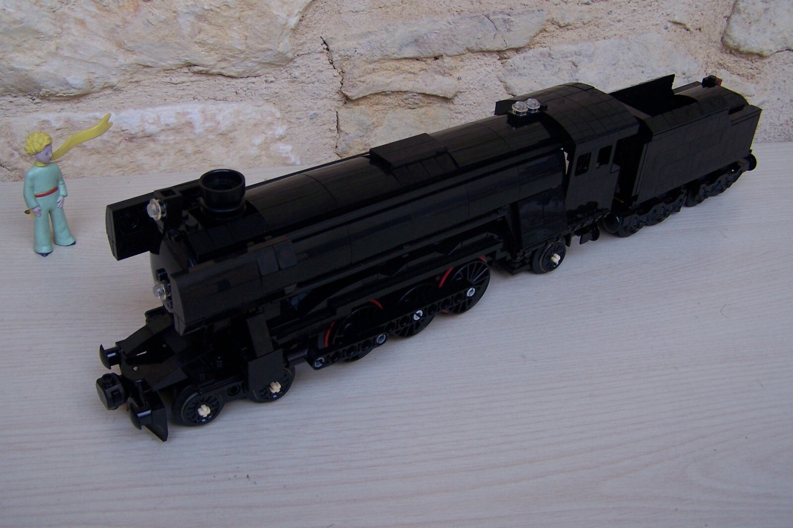 lego '' no fake '' train emerald night 10194 with tender , black and ...