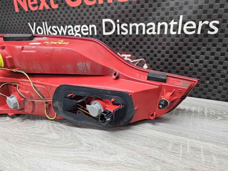 2007 - 2009 Audi Q7 Left Driver Side Rear Upper Hatch Gate Mount Tail ...