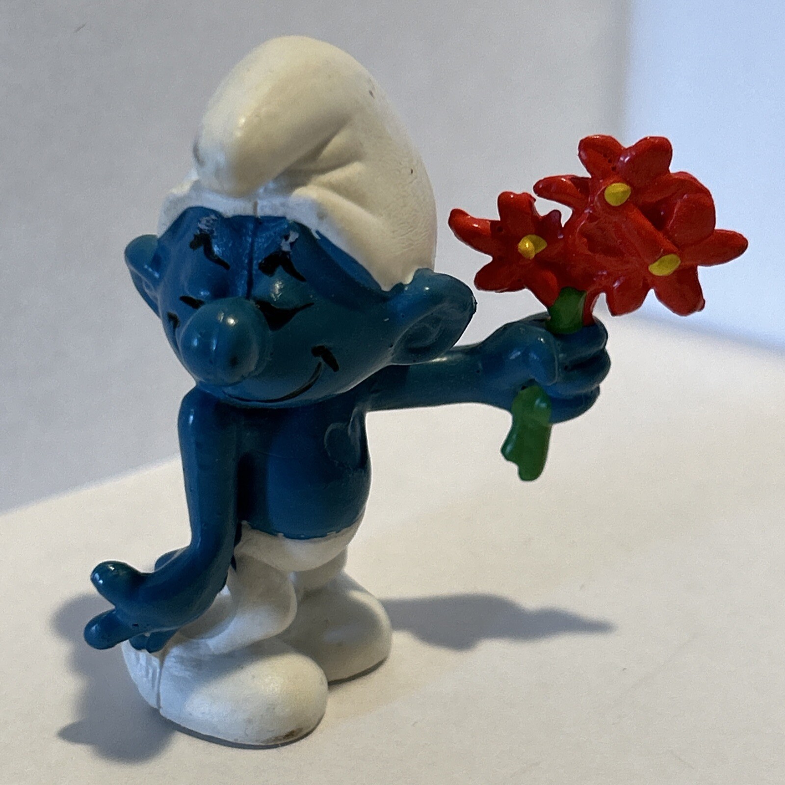 Smurfs with flowers Lover Smurf Red Flowers daisy Vintage Figurine lot ...